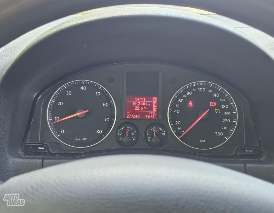 Zils Volkswagen Golf Plus 2006 Ariogala, ar dzinēja tilpumu 2.00 L un nobraukumu 277 tūkst. km par 2800 €, foto 13 vietnē AUTOMOTO.COM.LV