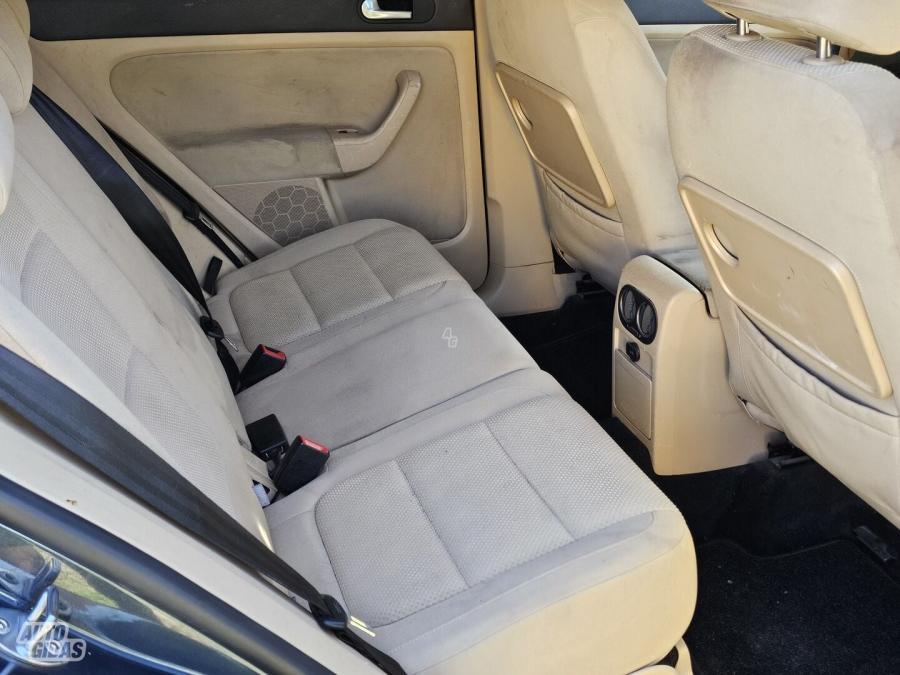 Zils Volkswagen Golf Plus 2006 Ariogala, ar dzinēja tilpumu 2.00 L un nobraukumu 277 tūkst. km par 2800 €, foto 15 vietnē AUTOMOTO.COM.LV
