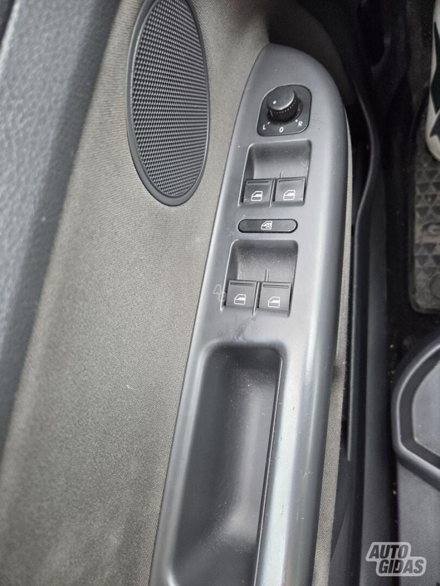 Zils Volkswagen Golf Plus 2007 Viļņa, ar dzinēja tilpumu 2.00 L un nobraukumu 303 tūkst. km par 1400 €, foto 5 vietnē AUTOMOTO.COM.LV