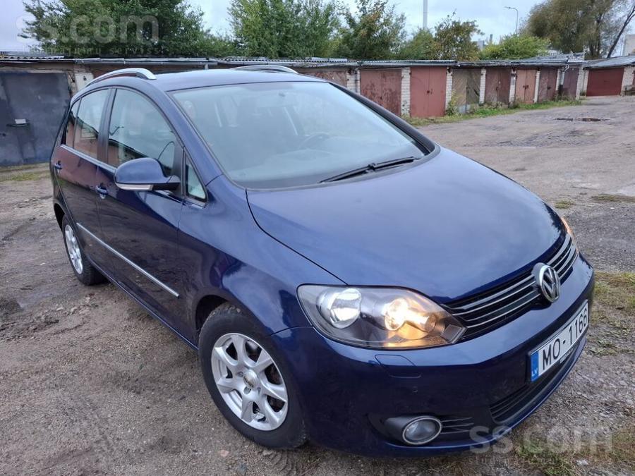Blue Volkswagen Golf Plus 2009 in Liepaja, with an engine capacity of 1.60 L and mileage of 163 thousand km for 5150 €, photo 2 on AUTOMOTO.COM.LV