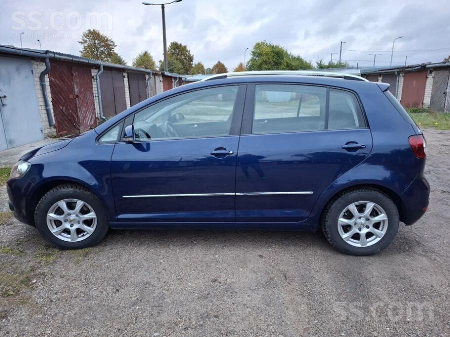 Blue Volkswagen Golf Plus 2009 in Liepaja, with an engine capacity of 1.60 L and mileage of 163 thousand km for 5150 €, photo 5 on AUTOMOTO.COM.LV