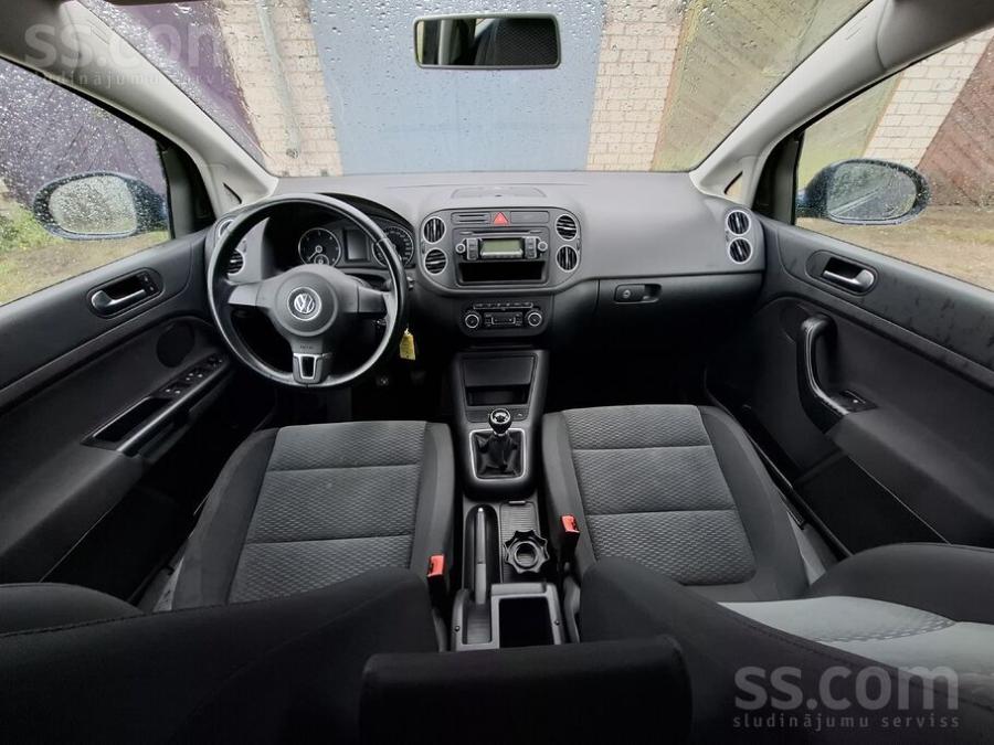 Blue Volkswagen Golf Plus 2009 in Liepaja, with an engine capacity of 1.60 L and mileage of 163 thousand km for 5150 €, photo 7 on AUTOMOTO.COM.LV