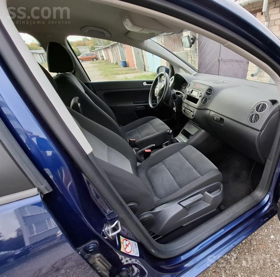 Blue Volkswagen Golf Plus 2009 in Liepaja, with an engine capacity of 1.60 L and mileage of 163 thousand km for 5150 €, photo 10 on AUTOMOTO.COM.LV