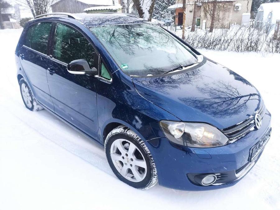 Blue Volkswagen Golf Plus 2011 in Utena, with an engine capacity of 1.60 L and mileage of 267 thousand km for 4550 €, photo 1 on AUTOMOTO.COM.LV