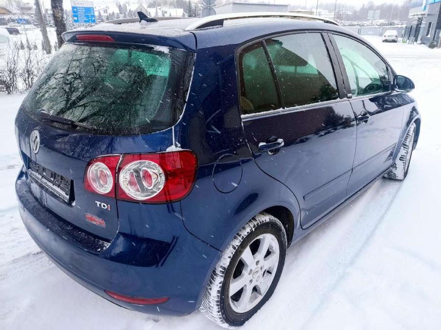 Blue Volkswagen Golf Plus 2011 in Utena, with an engine capacity of 1.60 L and mileage of 267 thousand km for 4550 €, photo 2 on AUTOMOTO.COM.LV
