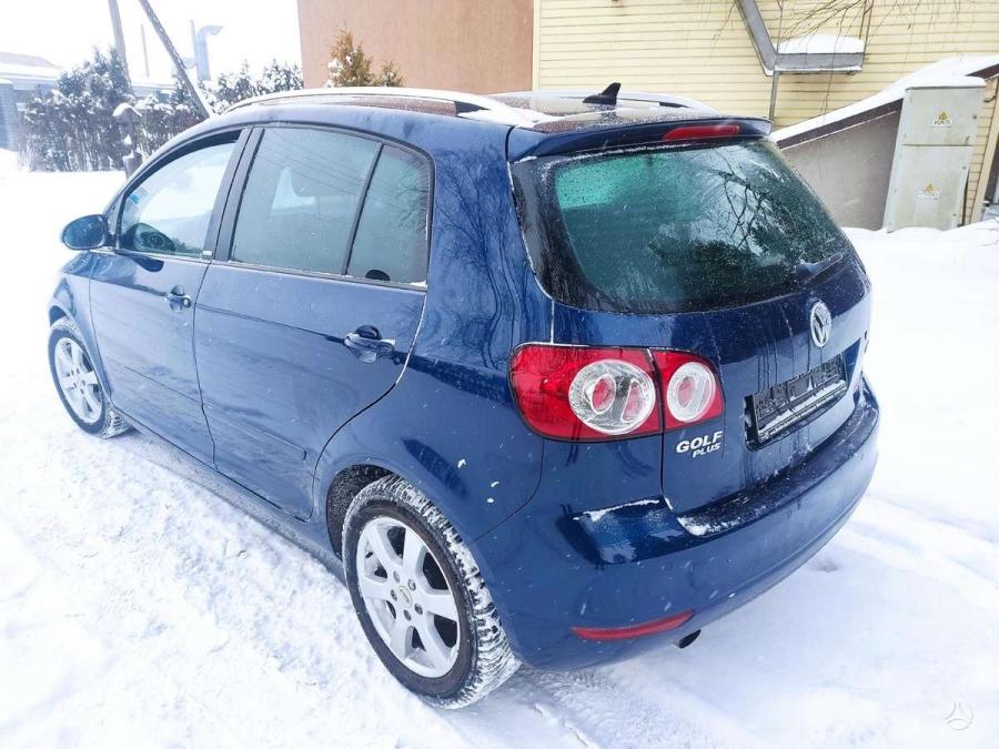 Blue Volkswagen Golf Plus 2011 in Utena, with an engine capacity of 1.60 L and mileage of 267 thousand km for 4550 €, photo 5 on AUTOMOTO.COM.LV