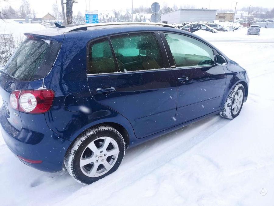 Blue Volkswagen Golf Plus 2011 in Utena, with an engine capacity of 1.60 L and mileage of 267 thousand km for 4550 €, photo 11 on AUTOMOTO.COM.LV