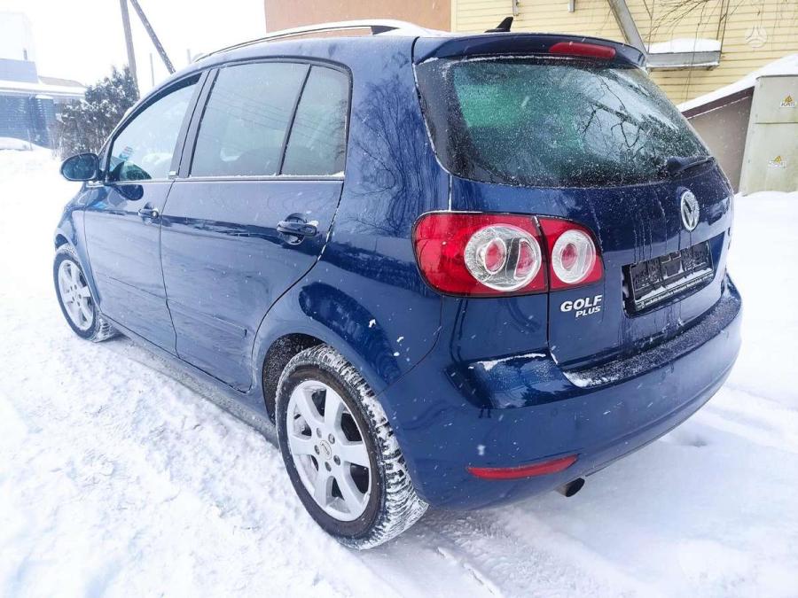 Blue Volkswagen Golf Plus 2011 in Utena, with an engine capacity of 1.60 L and mileage of 267 thousand km for 4550 €, photo 14 on AUTOMOTO.COM.LV