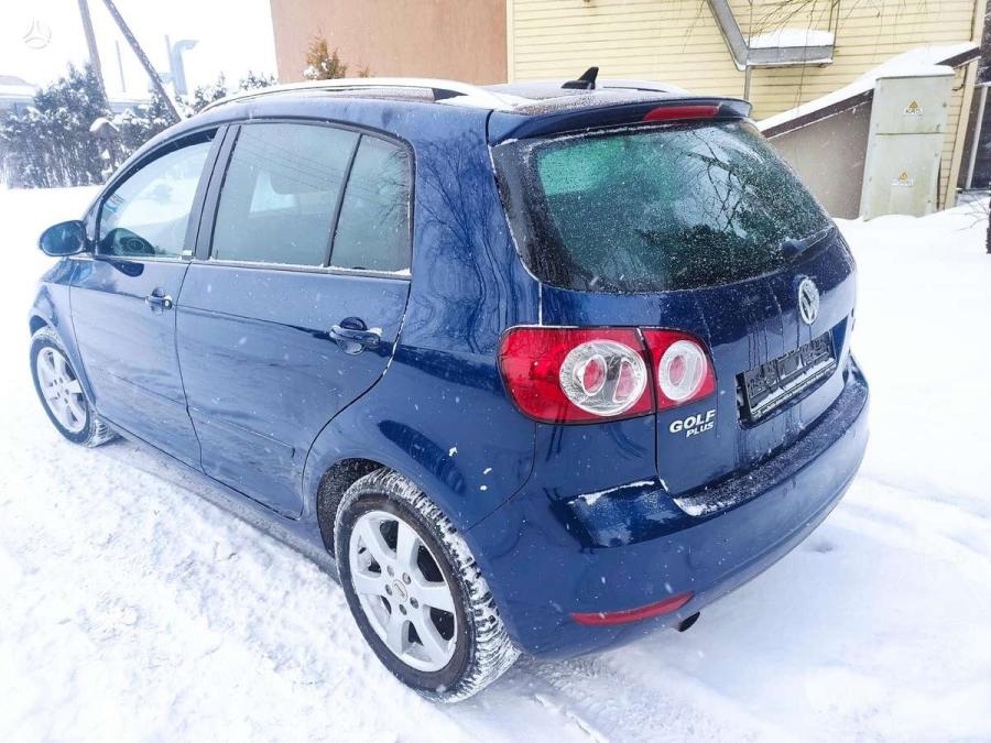 Blue Volkswagen Golf Plus 2011 in Utena, with an engine capacity of 1.60 L and mileage of 267 thousand km for 4550 €, photo 16 on AUTOMOTO.COM.LV