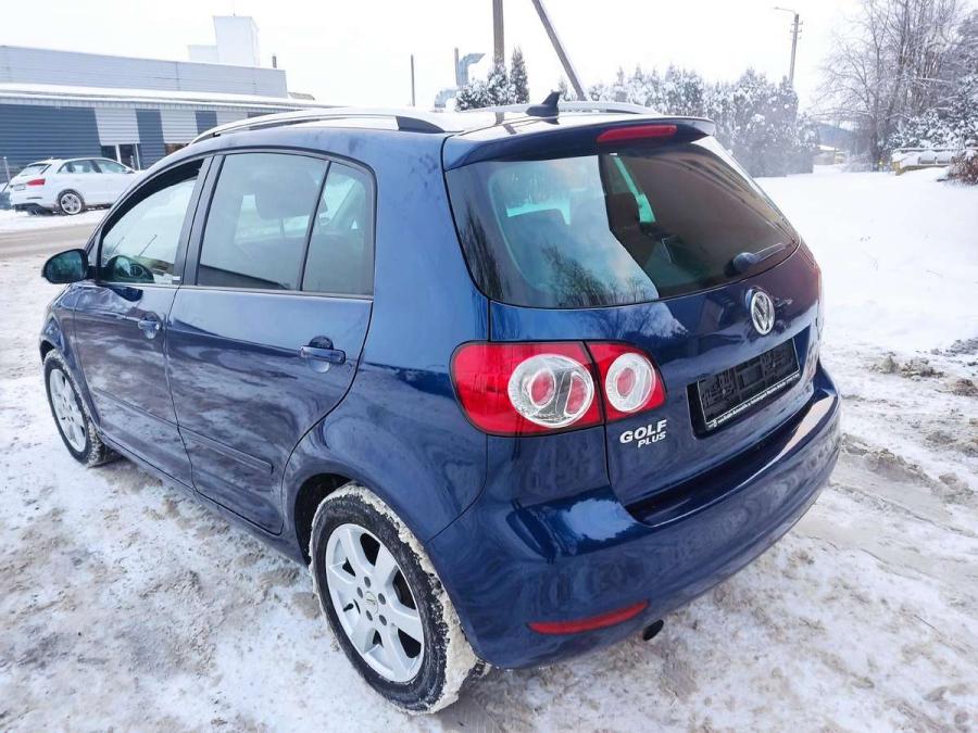 Blue Volkswagen Golf Plus 2011 in Utena, with an engine capacity of 1.60 L and mileage of 268 thousand km for 4550 €, photo 4 on AUTOMOTO.COM.LV