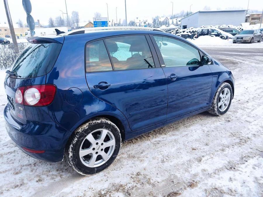 Blue Volkswagen Golf Plus 2011 in Utena, with an engine capacity of 1.60 L and mileage of 268 thousand km for 4550 €, photo 17 on AUTOMOTO.COM.LV