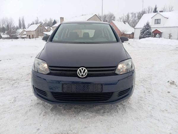 Blue Volkswagen Golf Plus 2013 in Pasvalys, with an engine capacity of 1.60 L and mileage of 350 thousand km for 3950 €, photo 1 on AUTOMOTO.COM.LV