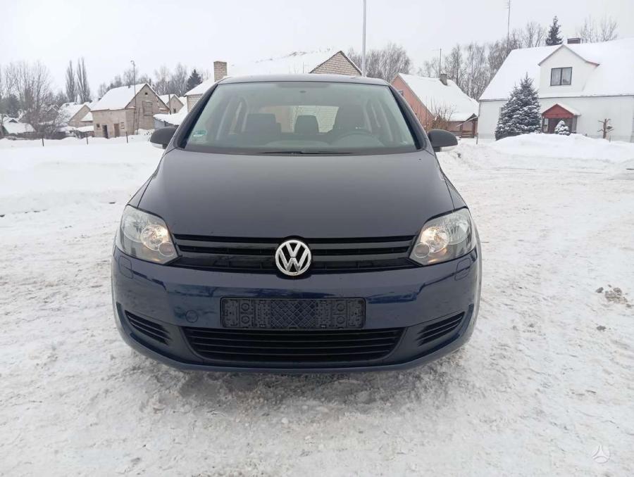 Blue Volkswagen Golf Plus 2013 in Pasvalys, with an engine capacity of 1.60 L and mileage of 350 thousand km for 3950 €, photo 1 on AUTOMOTO.COM.LV