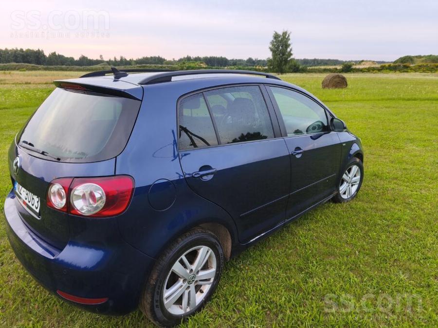 Blue Volkswagen Golf Plus 2012 in Bauska, with an engine capacity of 1.60 L and mileage of 241 thousand km for 1900 €, photo 4 on AUTOMOTO.COM.LV