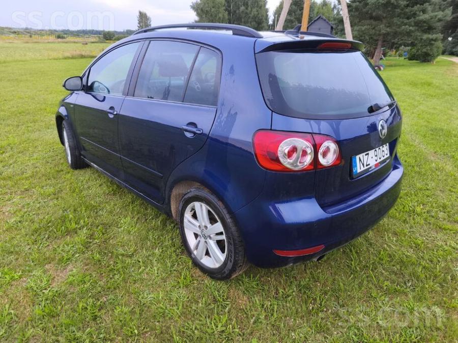 Blue Volkswagen Golf Plus 2012 in Bauska, with an engine capacity of 1.60 L and mileage of 241 thousand km for 1900 €, photo 5 on AUTOMOTO.COM.LV