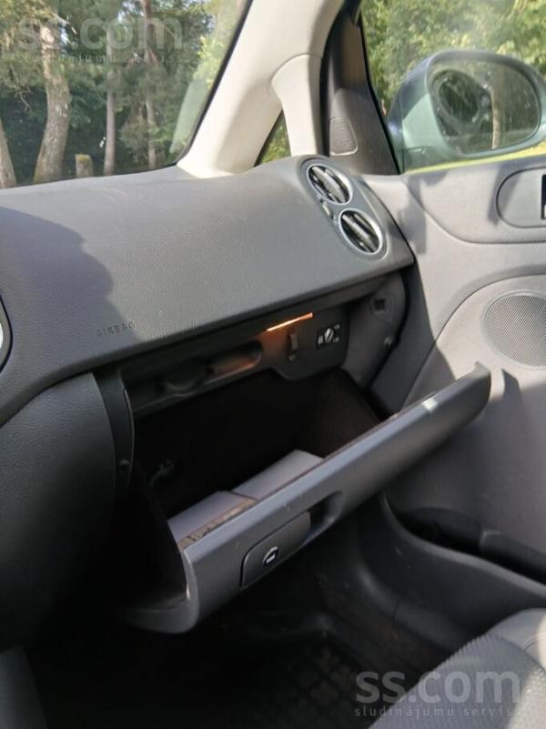 Brown Volkswagen Golf Plus 2005 in Valka, with an engine capacity of 1.90 L and mileage of 237 thousand km for 2800 €, photo 9 on AUTOMOTO.COM.LV