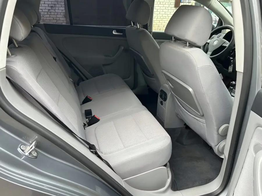 Brown Volkswagen Golf Plus 2006 in Limbazi, with an engine capacity of 1.90 L and mileage of 270 thousand km for 3650 €, photo 8 on AUTOMOTO.COM.LV