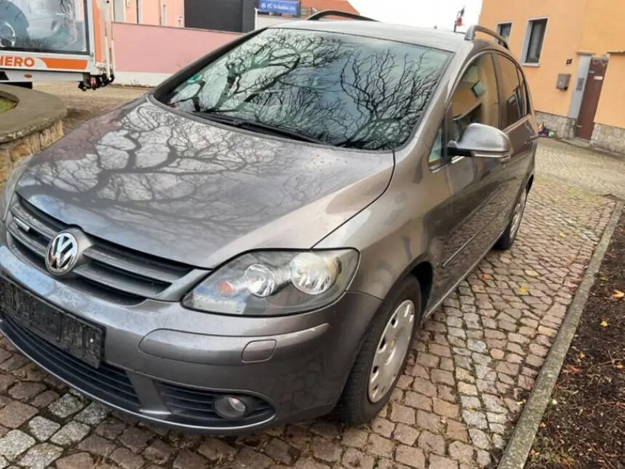 Brown Volkswagen Golf Plus 2008 in Jekabpils, with an engine capacity of 1.90 L and mileage of 283 thousand km for 4450 €, photo 1 on AUTOMOTO.COM.LV