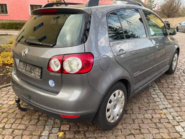 Brown Volkswagen Golf Plus 2008 in Jekabpils, with an engine capacity of 1.90 L and mileage of 283 thousand km for 4450 €, photo 2 on AUTOMOTO.COM.LV