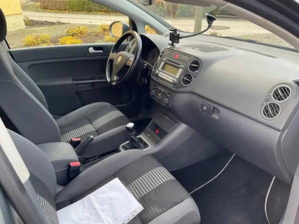 Brown Volkswagen Golf Plus 2008 in Jekabpils, with an engine capacity of 1.90 L and mileage of 283 thousand km for 4450 €, photo 4 on AUTOMOTO.COM.LV