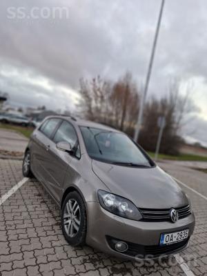 Brūns Volkswagen Golf Plus 2009 Jelgava, ar dzinēja tilpumu 2.00 L un nobraukumu 279 tūkst. km par 3500 €, foto 2 vietnē AUTOMOTO.COM.LV
