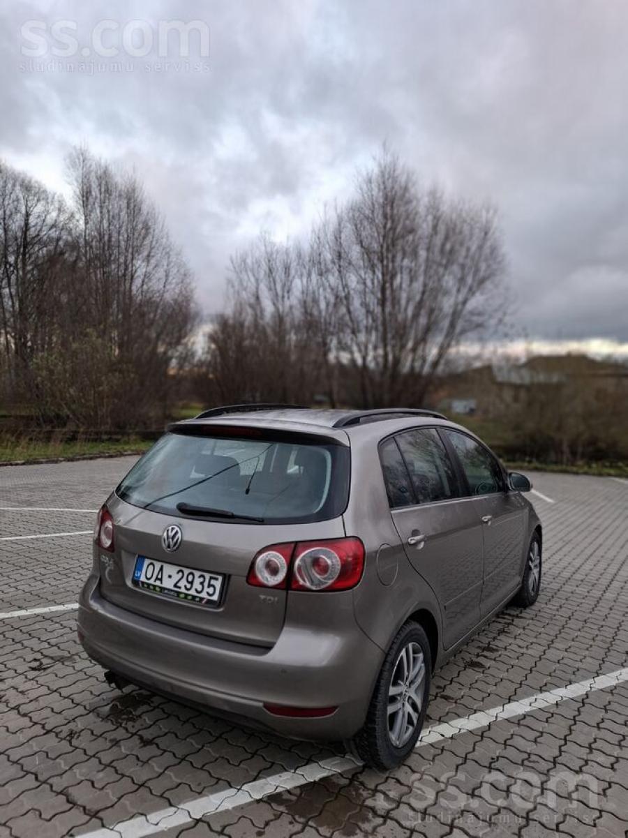 Brūns Volkswagen Golf Plus 2009 Jelgava, ar dzinēja tilpumu 2.00 L un nobraukumu 279 tūkst. km par 3500 €, foto 4 vietnē AUTOMOTO.COM.LV