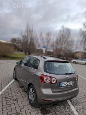 Brūns Volkswagen Golf Plus 2009 Jelgava, ar dzinēja tilpumu 2.00 L un nobraukumu 279 tūkst. km par 3500 €, foto 6 vietnē AUTOMOTO.COM.LV