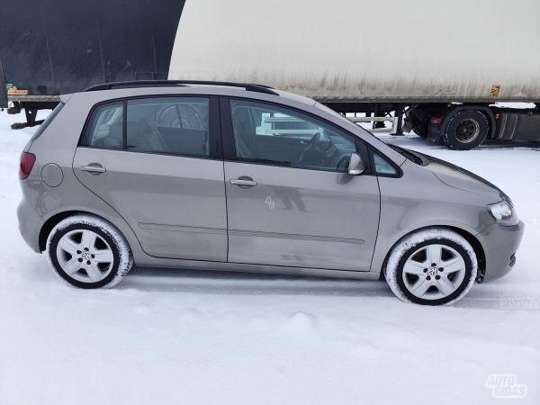 Brown Volkswagen Golf Plus 2009 in Utena, with an engine capacity of 1.40 L and mileage of 164 thousand km for 4950 €, photo 5 on AUTOMOTO.COM.LV