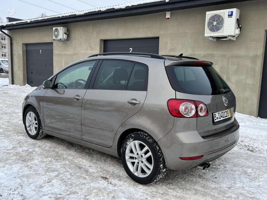 Brown Volkswagen Golf Plus 2009 in Siauliai, with an engine capacity of 2.00 L and mileage of 195 thousand km for 4900 €, photo 5 on AUTOMOTO.COM.LV