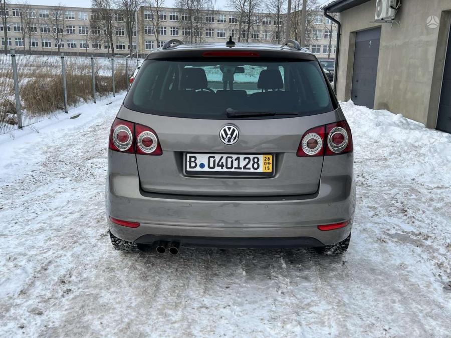 Brown Volkswagen Golf Plus 2009 in Siauliai, with an engine capacity of 2.00 L and mileage of 195 thousand km for 4900 €, photo 6 on AUTOMOTO.COM.LV