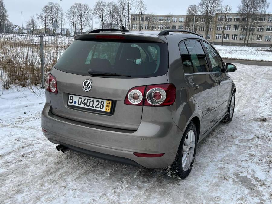 Brown Volkswagen Golf Plus 2009 in Siauliai, with an engine capacity of 2.00 L and mileage of 195 thousand km for 4900 €, photo 7 on AUTOMOTO.COM.LV