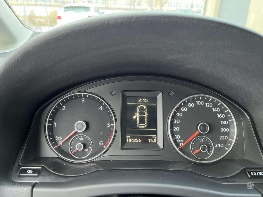 Brown Volkswagen Golf Plus 2009 in Siauliai, with an engine capacity of 2.00 L and mileage of 195 thousand km for 4900 €, photo 15 on AUTOMOTO.COM.LV
