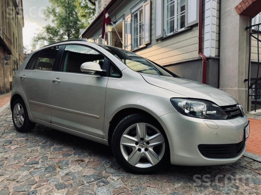 Brown Volkswagen Golf Plus 2009 in Cesis, with an engine capacity of 1.40 L and mileage of 0 thousand km for 3690 €, photo 3 on AUTOMOTO.COM.LV