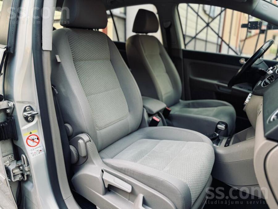 Brown Volkswagen Golf Plus 2009 in Cesis, with an engine capacity of 1.40 L and mileage of 0 thousand km for 3690 €, photo 12 on AUTOMOTO.COM.LV