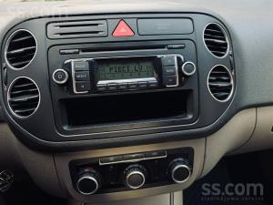 Brown Volkswagen Golf Plus 2009 in Cesis, with an engine capacity of 1.40 L and mileage of 0 thousand km for 3690 €, photo 15 on AUTOMOTO.COM.LV