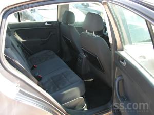 Brown Volkswagen Golf Plus 2009 in Riga, with an engine capacity of 2.00 L and mileage of 0 thousand km for 5350 €, photo 8 on AUTOMOTO.COM.LV
