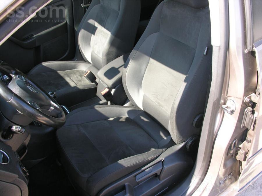 Brown Volkswagen Golf Plus 2009 in Riga, with an engine capacity of 2.00 L and mileage of 0 thousand km for 5350 €, photo 12 on AUTOMOTO.COM.LV