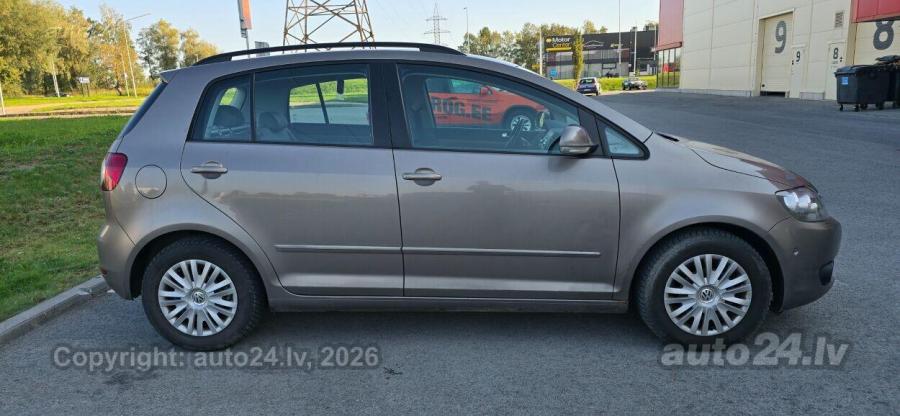 Brūns Volkswagen Golf Plus 2010 Tallina, ar dzinēja tilpumu 1.60 L un nobraukumu 160 tūkst. km par 4900 €, foto 4 vietnē AUTOMOTO.COM.LV