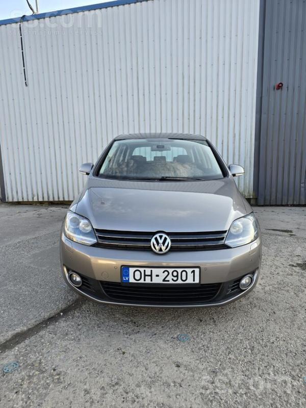 Brown Volkswagen Golf Plus 2010 in Ventspils, with an engine capacity of 1.60 L and mileage of 378 thousand km for 3100 €, photo 2 on AUTOMOTO.COM.LV