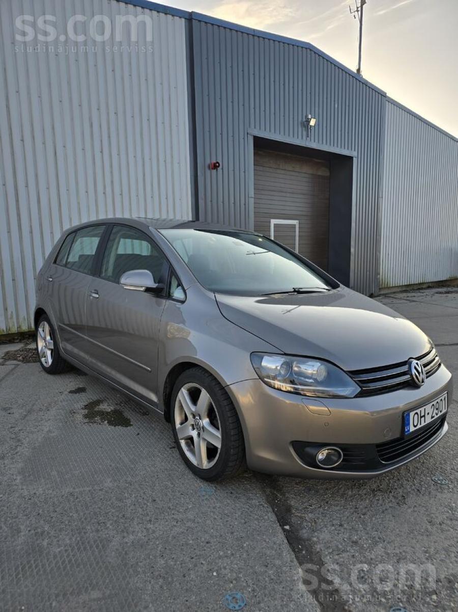 Brown Volkswagen Golf Plus 2010 in Ventspils, with an engine capacity of 1.60 L and mileage of 378 thousand km for 3100 €, photo 4 on AUTOMOTO.COM.LV