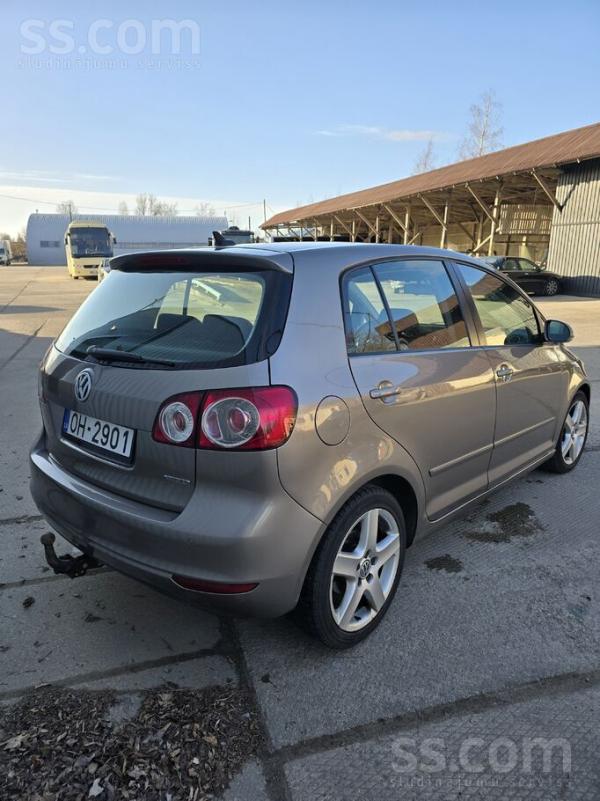 Brown Volkswagen Golf Plus 2010 in Ventspils, with an engine capacity of 1.60 L and mileage of 378 thousand km for 3100 €, photo 5 on AUTOMOTO.COM.LV