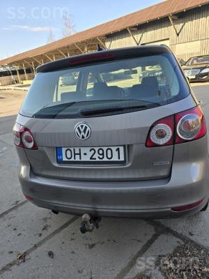 Brown Volkswagen Golf Plus 2010 in Ventspils, with an engine capacity of 1.60 L and mileage of 378 thousand km for 3100 €, photo 7 on AUTOMOTO.COM.LV