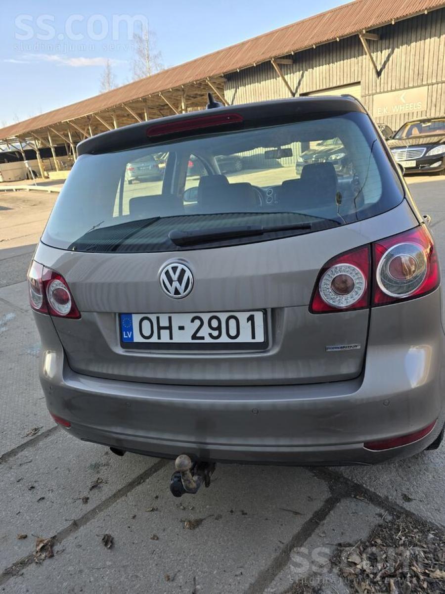 Brown Volkswagen Golf Plus 2010 in Ventspils, with an engine capacity of 1.60 L and mileage of 378 thousand km for 3100 €, photo 7 on AUTOMOTO.COM.LV