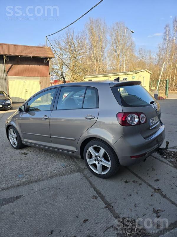 Brown Volkswagen Golf Plus 2010 in Ventspils, with an engine capacity of 1.60 L and mileage of 378 thousand km for 3100 €, photo 7 on AUTOMOTO.COM.LV