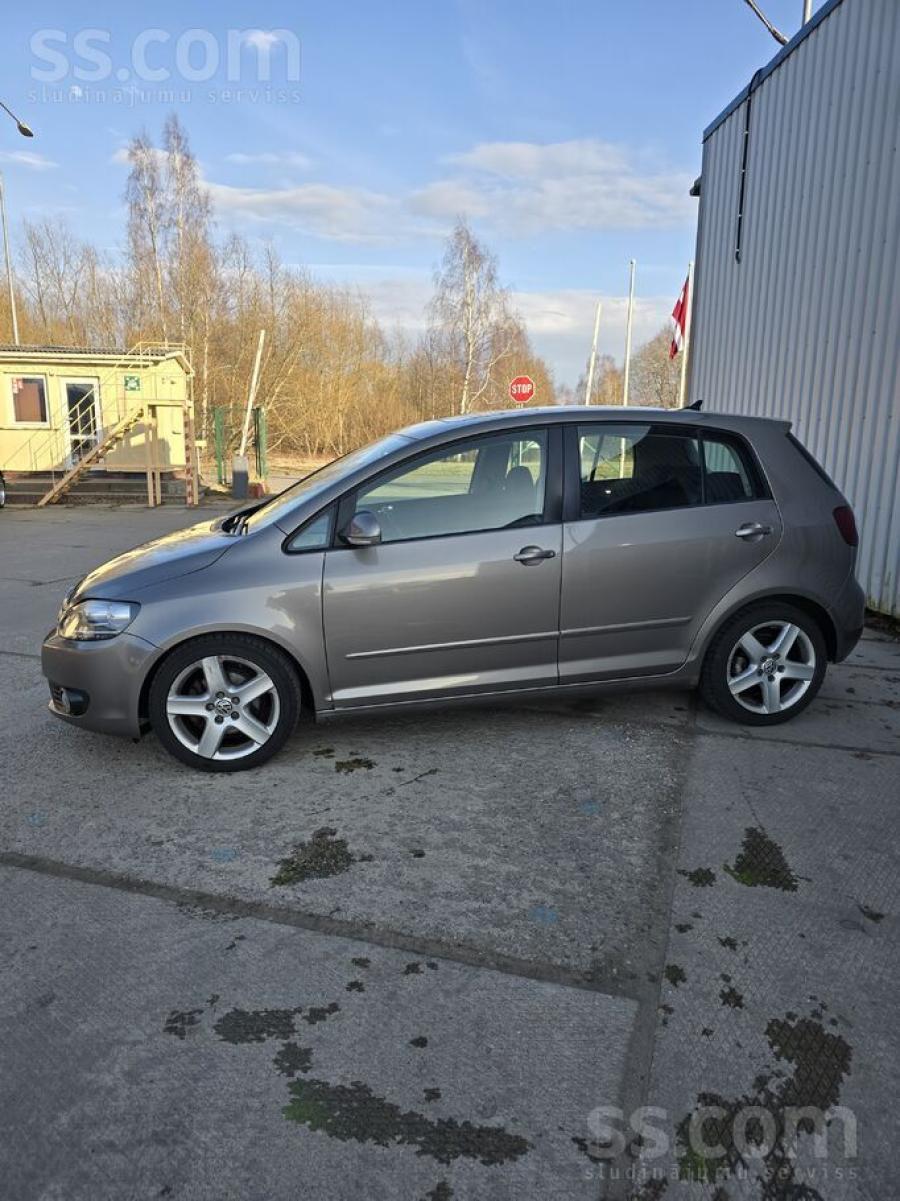 Brown Volkswagen Golf Plus 2010 in Ventspils, with an engine capacity of 1.60 L and mileage of 378 thousand km for 3100 €, photo 9 on AUTOMOTO.COM.LV
