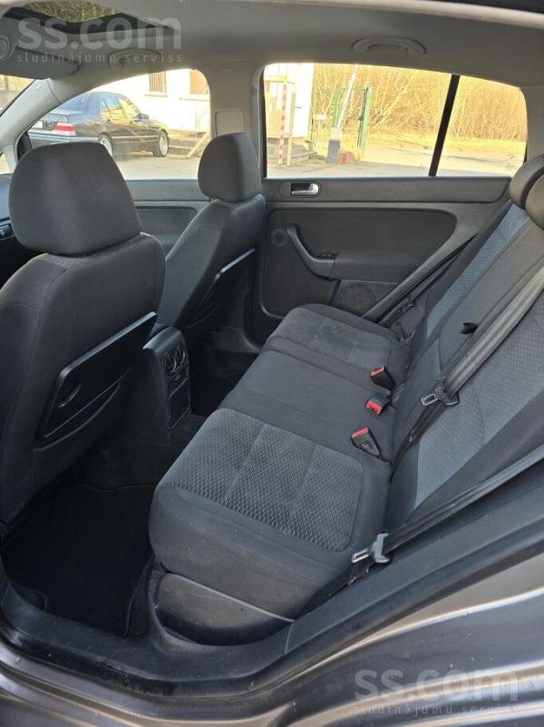 Brown Volkswagen Golf Plus 2010 in Ventspils, with an engine capacity of 1.60 L and mileage of 378 thousand km for 3100 €, photo 9 on AUTOMOTO.COM.LV