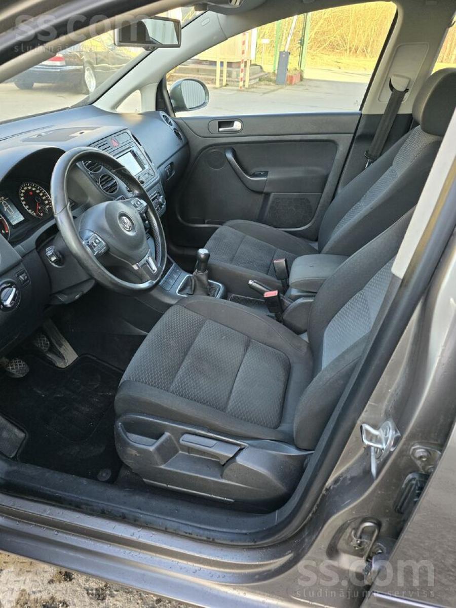 Brown Volkswagen Golf Plus 2010 in Ventspils, with an engine capacity of 1.60 L and mileage of 378 thousand km for 3100 €, photo 11 on AUTOMOTO.COM.LV