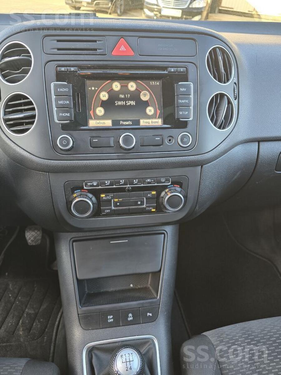 Brown Volkswagen Golf Plus 2010 in Ventspils, with an engine capacity of 1.60 L and mileage of 378 thousand km for 3100 €, photo 14 on AUTOMOTO.COM.LV