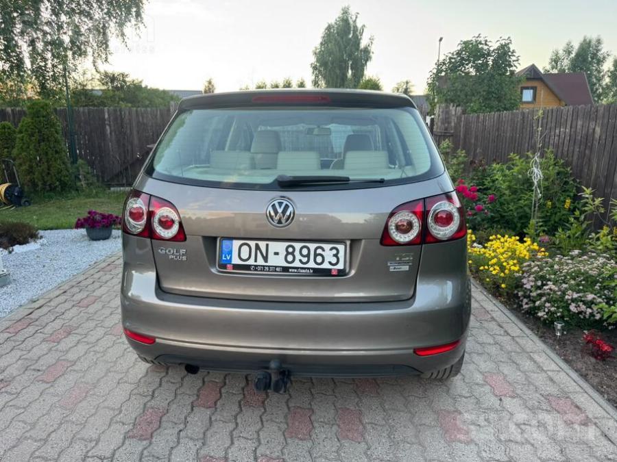 Brūns Volkswagen Golf Plus 2010 Ogre, ar dzinēja tilpumu 1.20 L un nobraukumu 211 tūkst. km par 4980 €, foto 14 vietnē AUTOMOTO.COM.LV