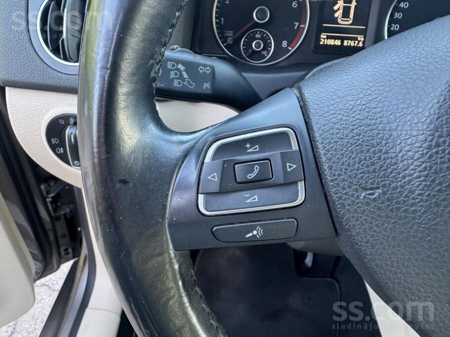 Brūns Volkswagen Golf Plus 2010 Ogre, ar dzinēja tilpumu 1.20 L un nobraukumu 211 tūkst. km par 4980 €, foto 21 vietnē AUTOMOTO.COM.LV